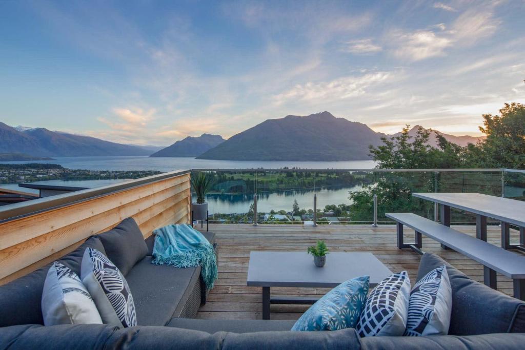 Highlands House: Lake Views, Free Parking & Bbq - Queenstown