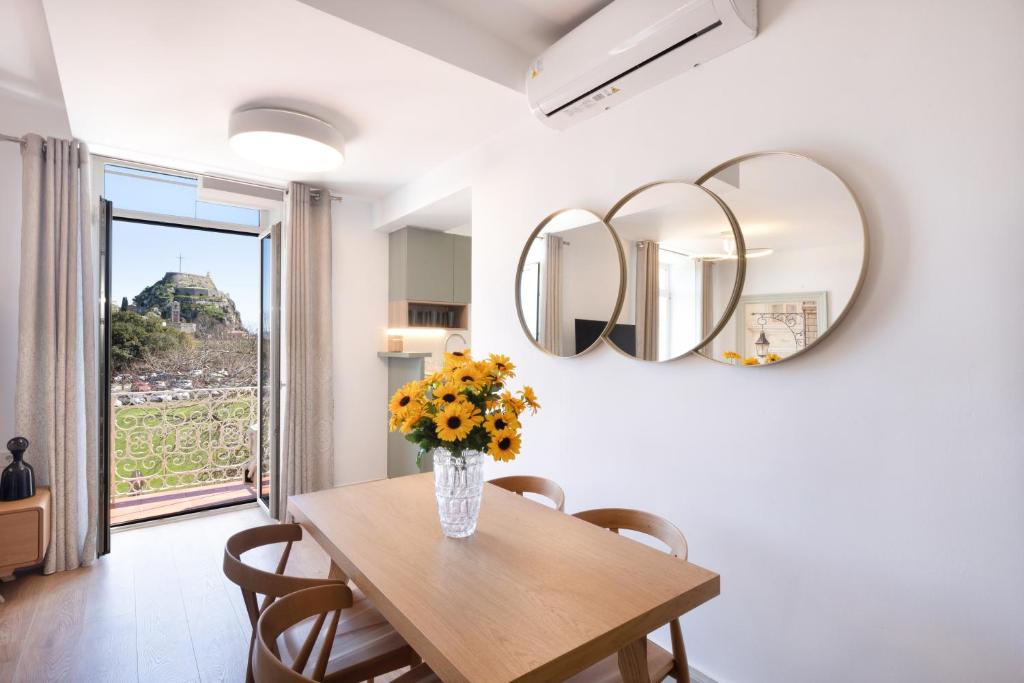Rivoli Luxurious Suite in Liston Square by Keyplanner, Corfú – Precios ...