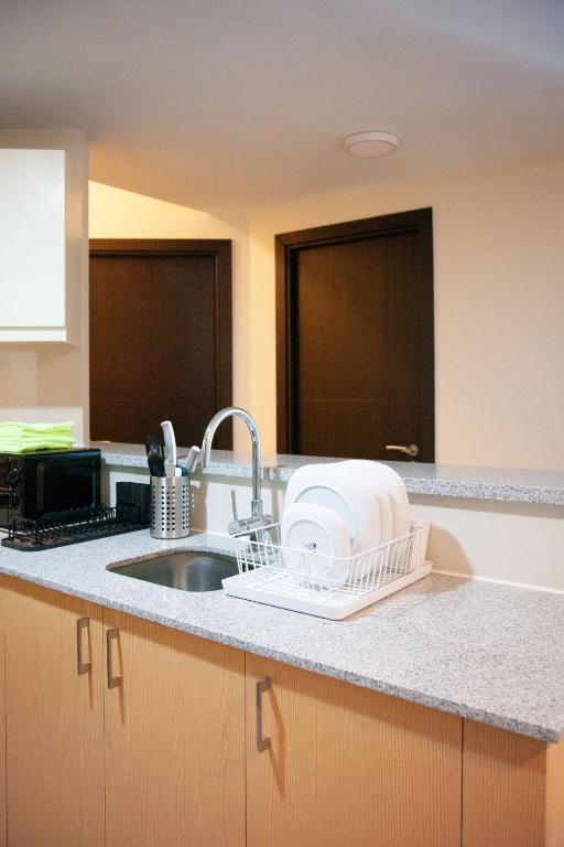 Uptown Parksuites Apartments Tower 2 BGC by PH Staycation, Manila ...