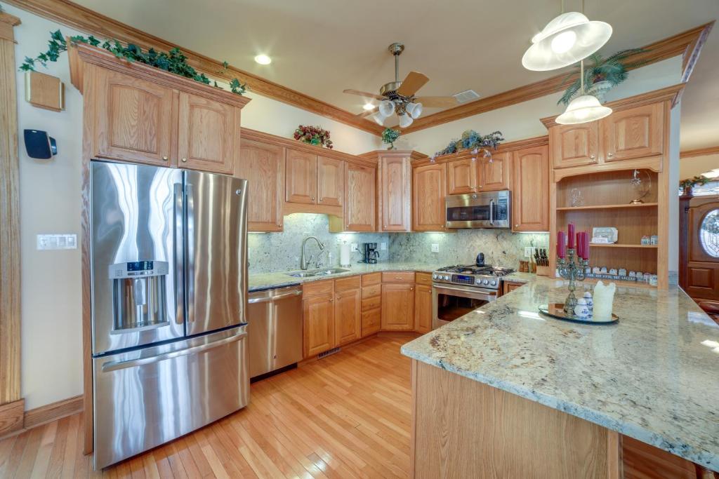 Charming Crete Home with Hot Tub, Deck and Fire Pit, Schererville ...