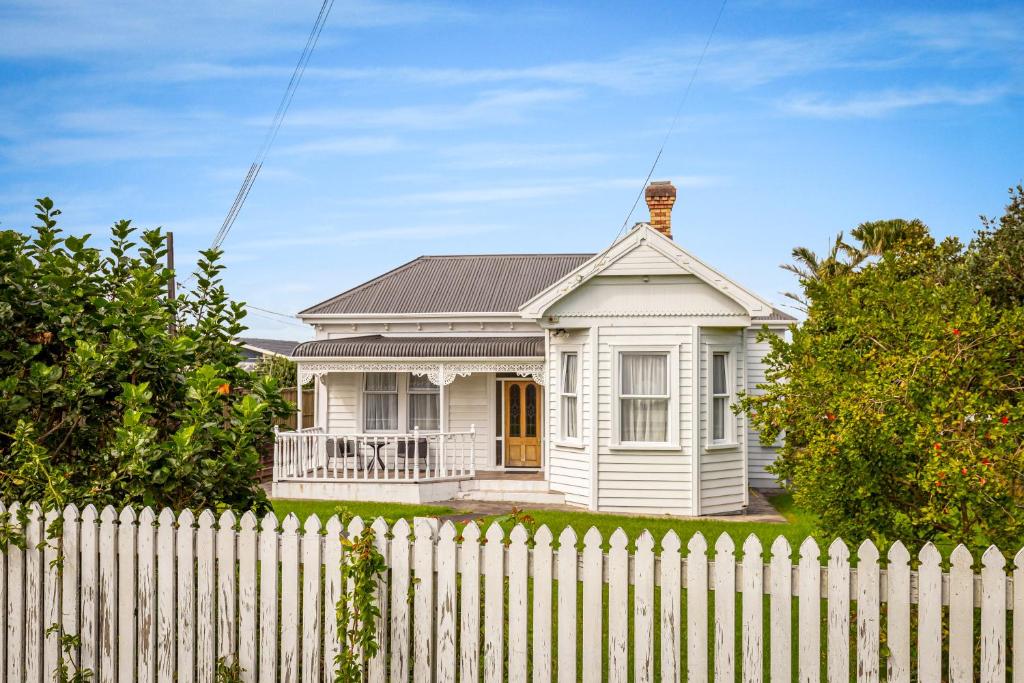 4Bed Spacious Villa in Chatswood, Auckland (updated prices 2025)