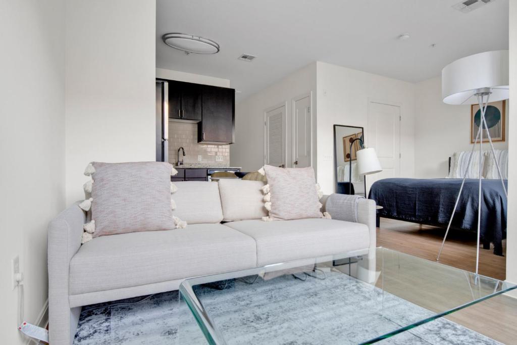 Studio w WD Gym Rooftop Steps from T stop BOS-534, Somerville (updated ...