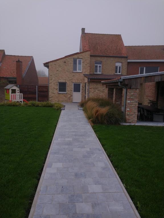 Up de platse, Lo-Reninge (updated prices 2025)