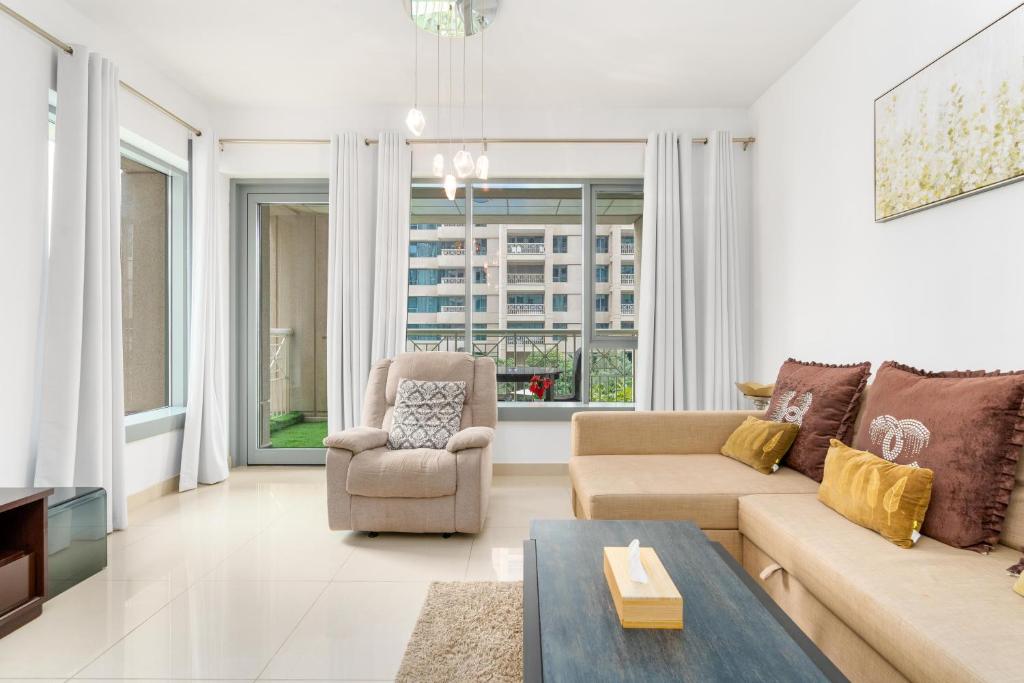 Lux BnB I 29 Burj BLVD I Pool Views, Dubai (updated prices 2025)