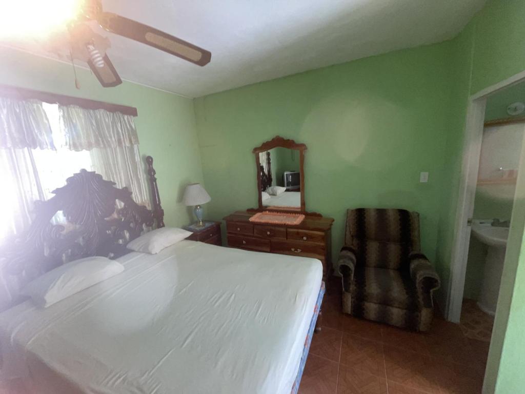 Queen Room with Kitchen, Ocho Rios (tarifs actualisés, 2025)