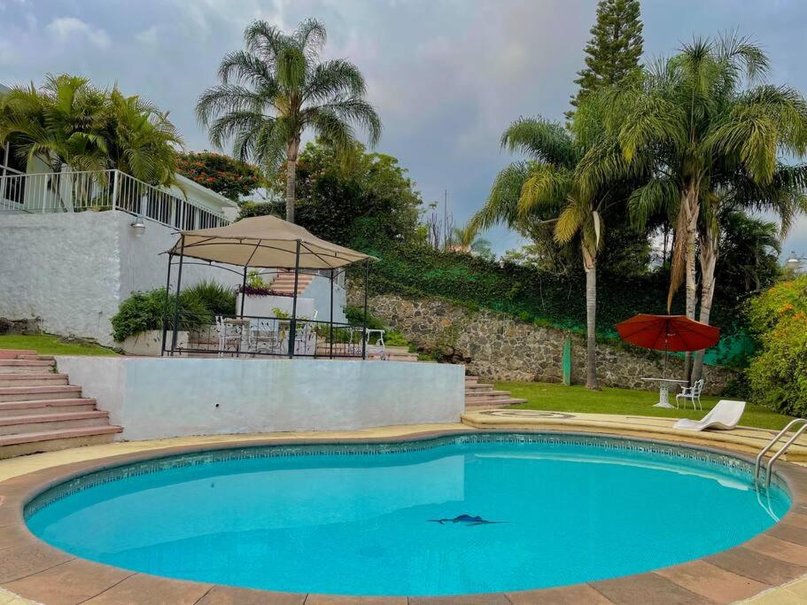 Casa Sola con Jardín y Alberca Rincón de Cortés, Cuernavaca ...