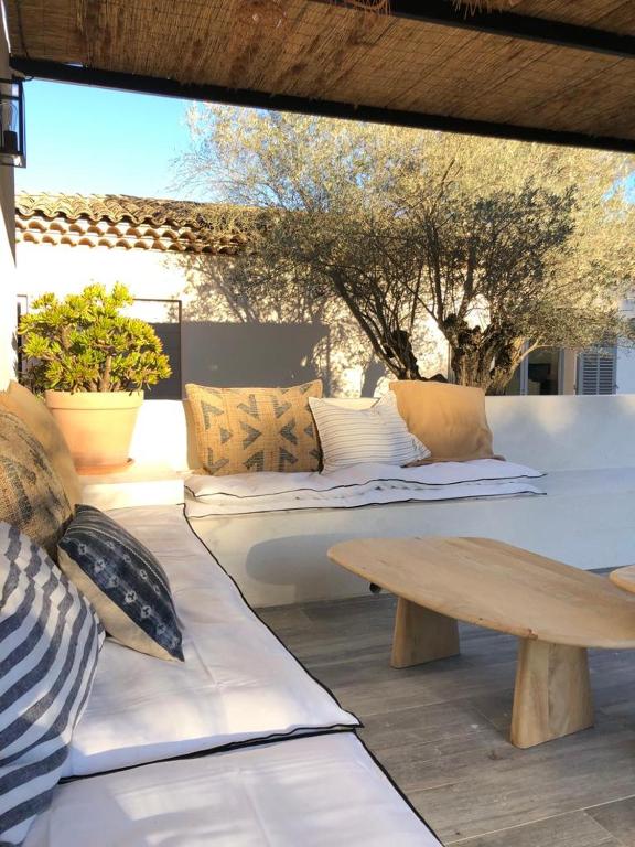 LE CABANON Valbonne, Valbonne (tarifs actualisés, 2025)