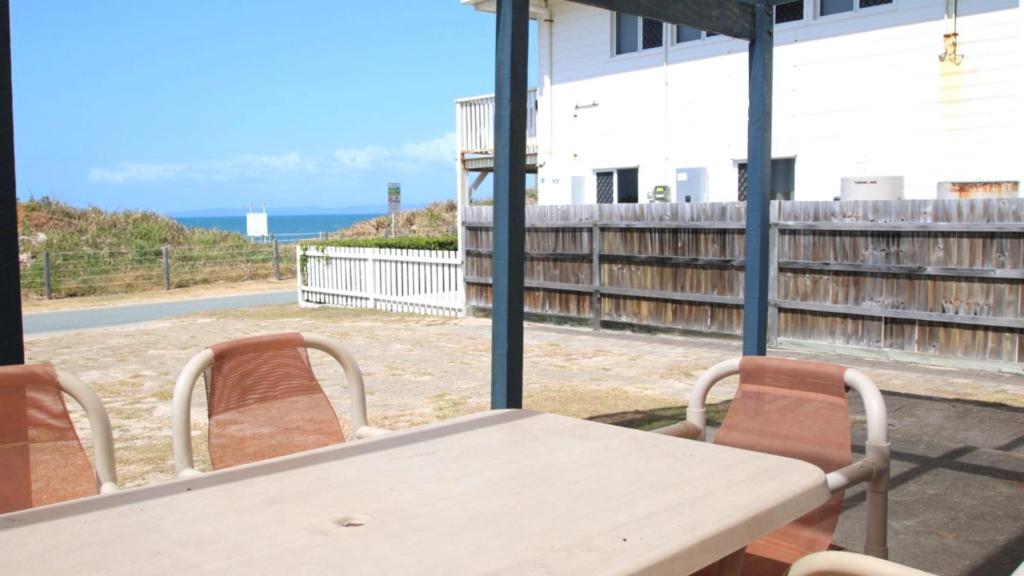 Periwinkle - Beach Front Unit With Foxtel, Woorim (updated prices 2025)