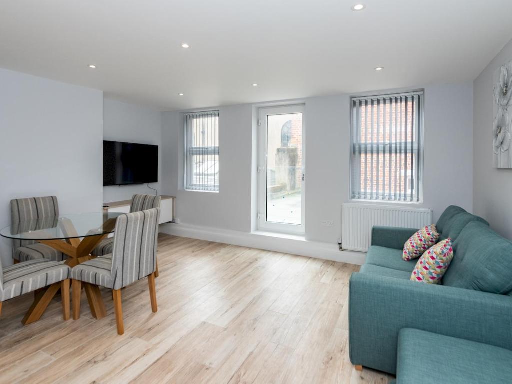 Pass the Keys Brand New Stylish 2BR Flat in Reading Centre, Reading ...