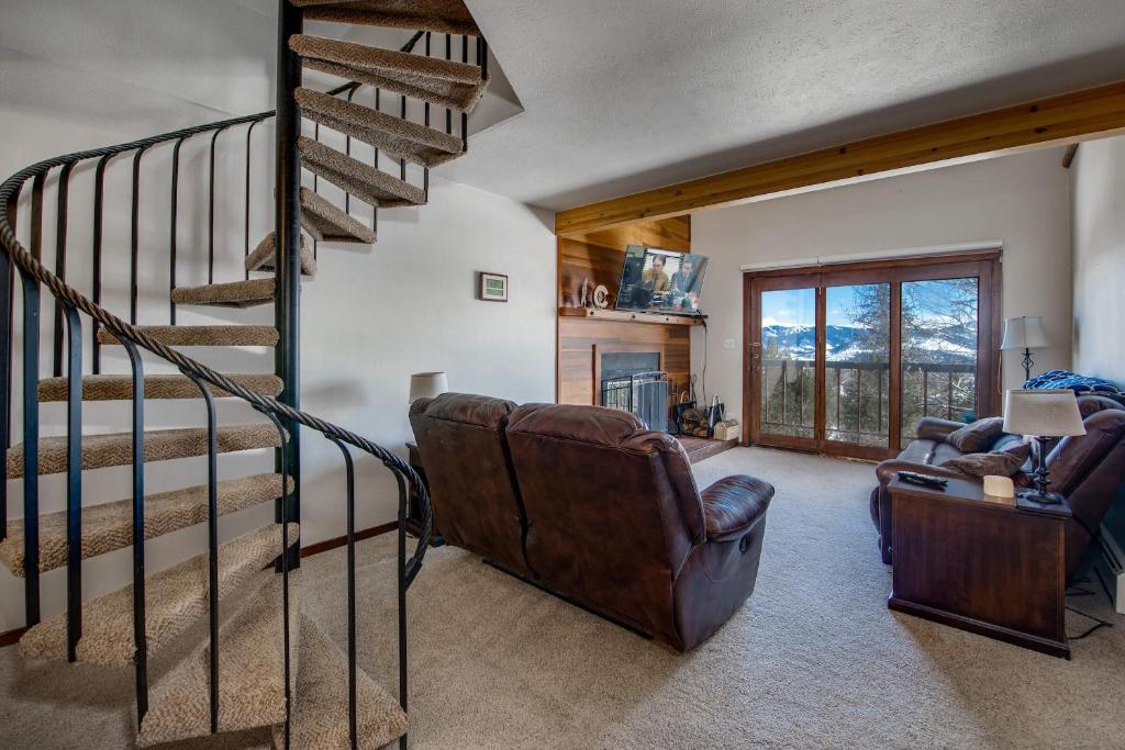 Snowscape Long Stay Condo with Mountain Views and a Pool with Hot Tub ...