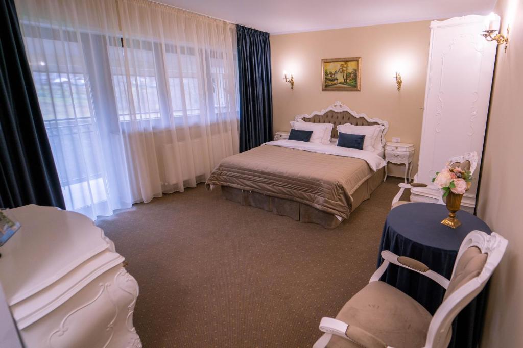 Gradinile Romane, Hangu (updated prices 2025)