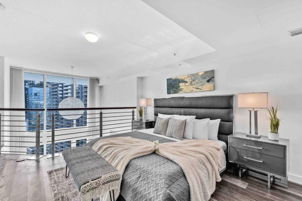 Charming 2 bedroom loft double Balcony w/Gameroom, Miami (updated ...