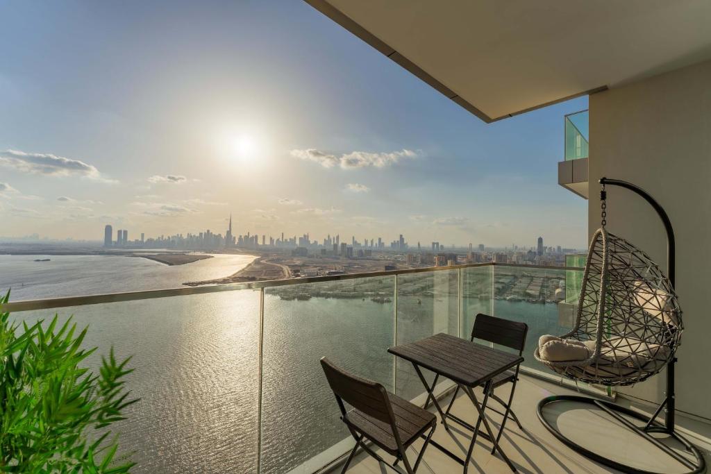 Maison Privee - Trendy Apt on the Creek w/ Superb Dubai Skyline Vw ...