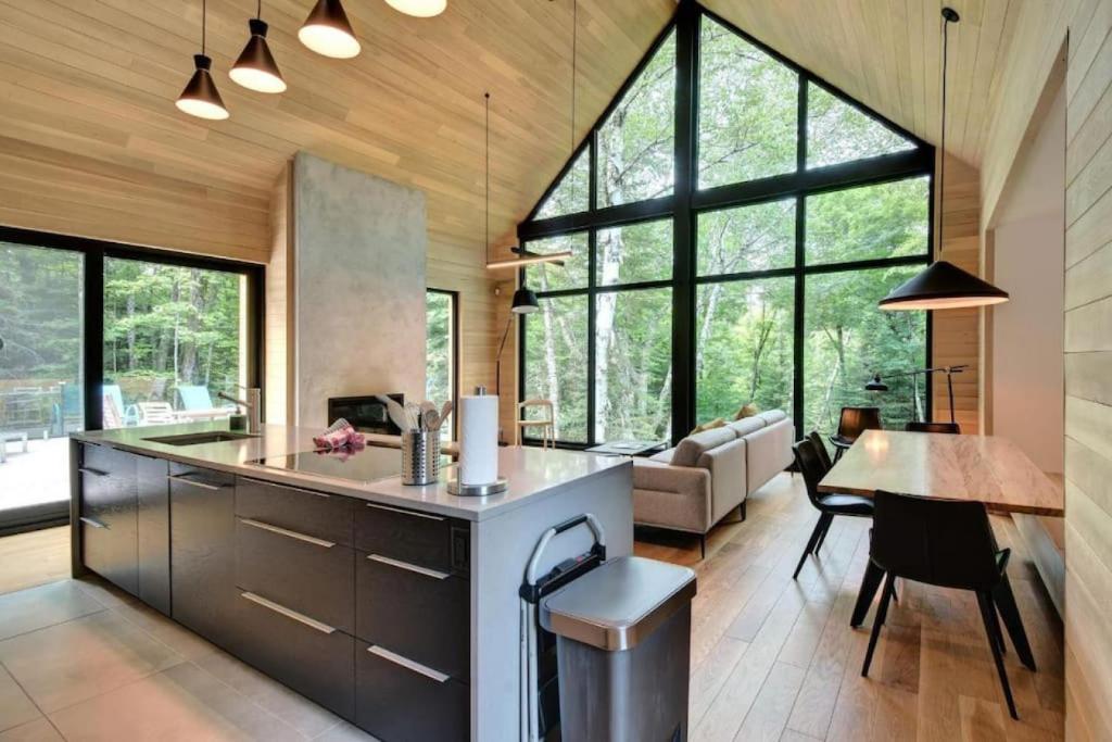 1 Impasse du Cardinal - Lac Superior Chalet w Spa Sauna & Games Room ...