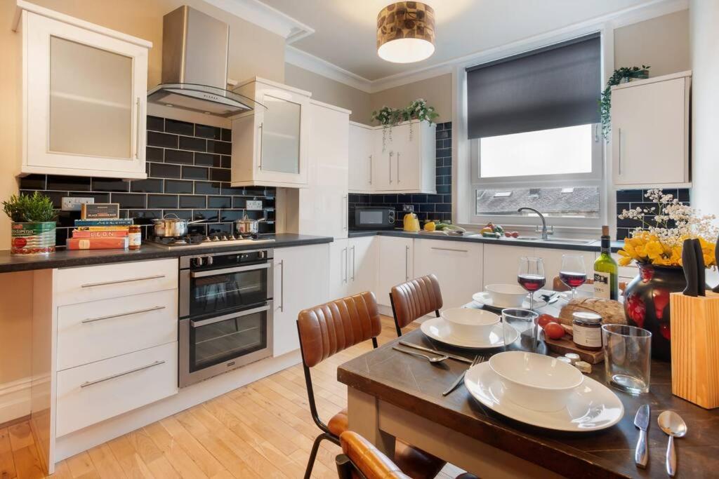 Two Bed Central Apartment, Albert Road, Colne (updated prices 2025)