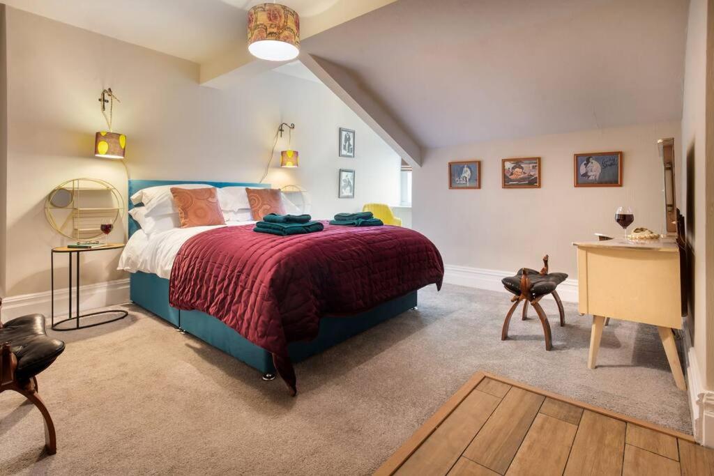 Two Bed Apartment, Albert Road - SuiteTrails