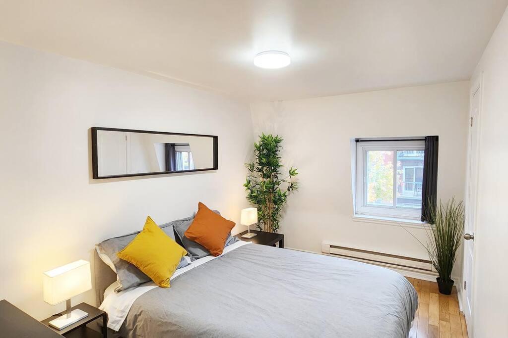 Ferienwohnung Incredible 3BDR in Mtl Core with private parking (Kanada ...