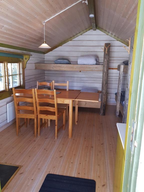 Schöne Stuga unmittelbar am Ammerån gelegen, Hammarstrand (updated ...