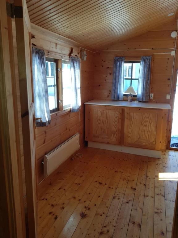 Schöne Stuga unmittelbar am Ammerån gelegen, Hammarstrand (updated ...