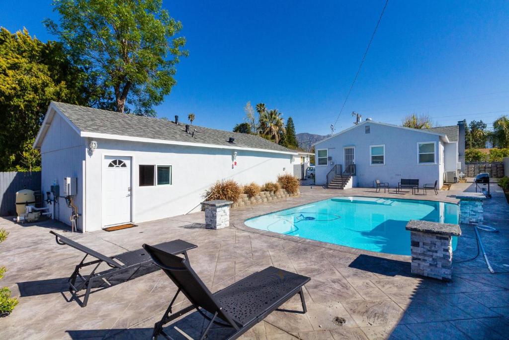 San Fernando Pool home + Large Private Guest House, San Fernando ...