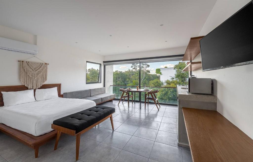 Miami Tv Jenny Scordamaglia En Tulum Mexico 123vid