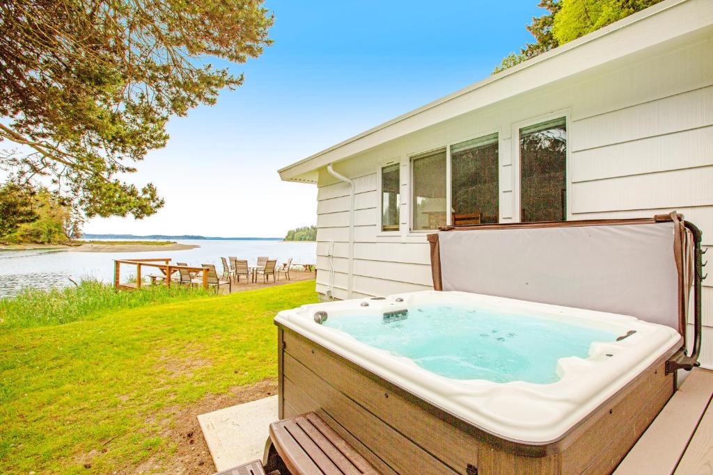 The Glen Cove Sand Spit & Guest Cottage, Gig Harbor (updated prices 2025)