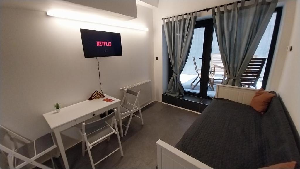 Hi-Bp Peaceful Basement Apartment with Terrace, Budapest, Hungary ...