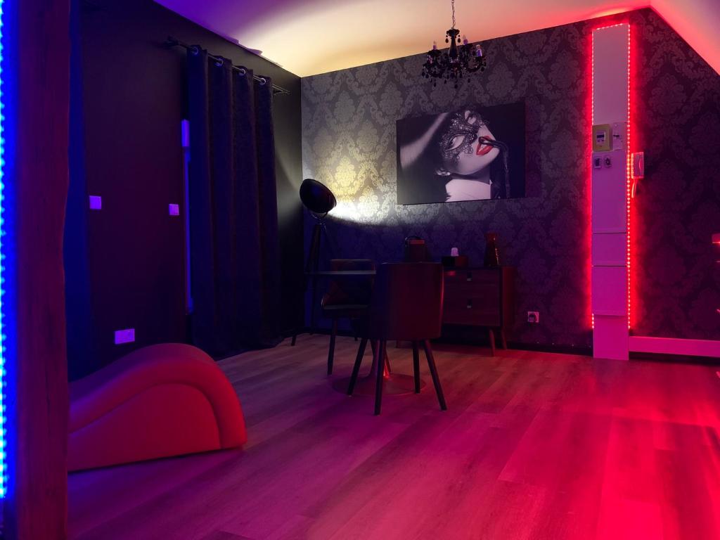 Love room avec jacuzzi privé, Bonnétable – Tarifs 2024