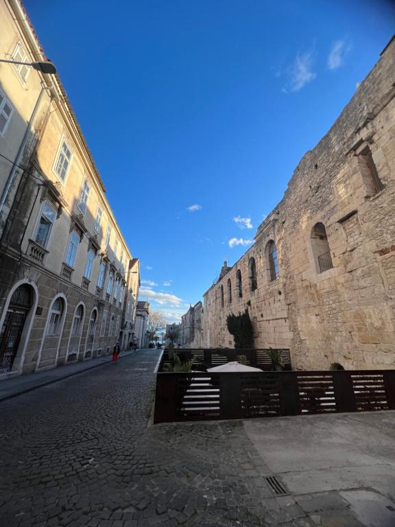 Leonis Restaurant & Rooms, Split (updated prices 2025)