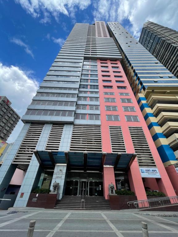 Pearl Of The Orient Tower, in front of US Embassy, Manila (updated ...