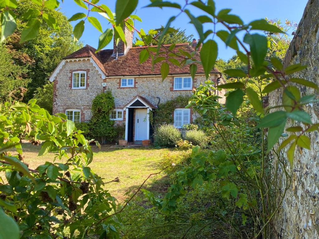 Keepers Cottage, Petersfield (updated prices 2025)