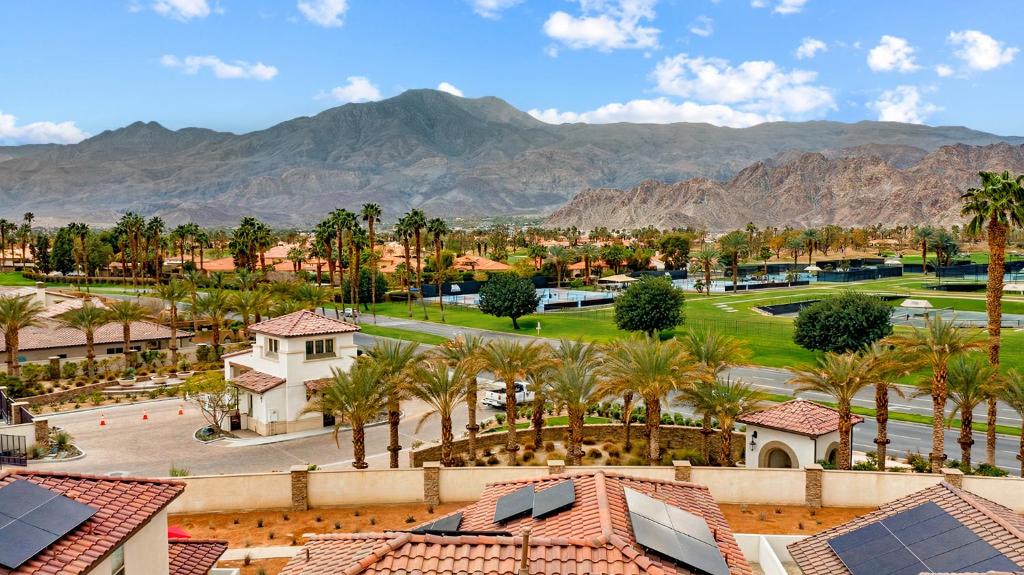 Near Coachella and Stagecoach Palm Springs , PGA resort Villa ,Golf ...