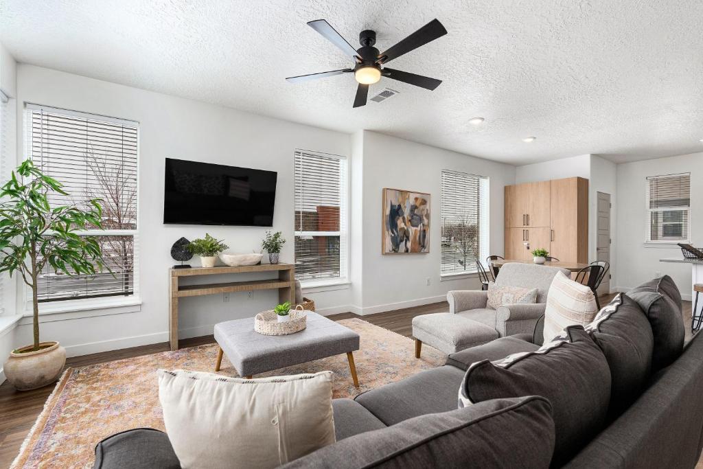 Stunning Modern Luxury Townhome in Central Locale, Draper (updated ...