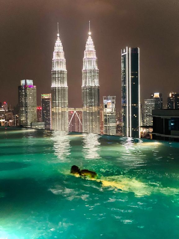 KLCC view & infinity pool EatonResidences 1 by M@H, Kuala Lumpur ...
