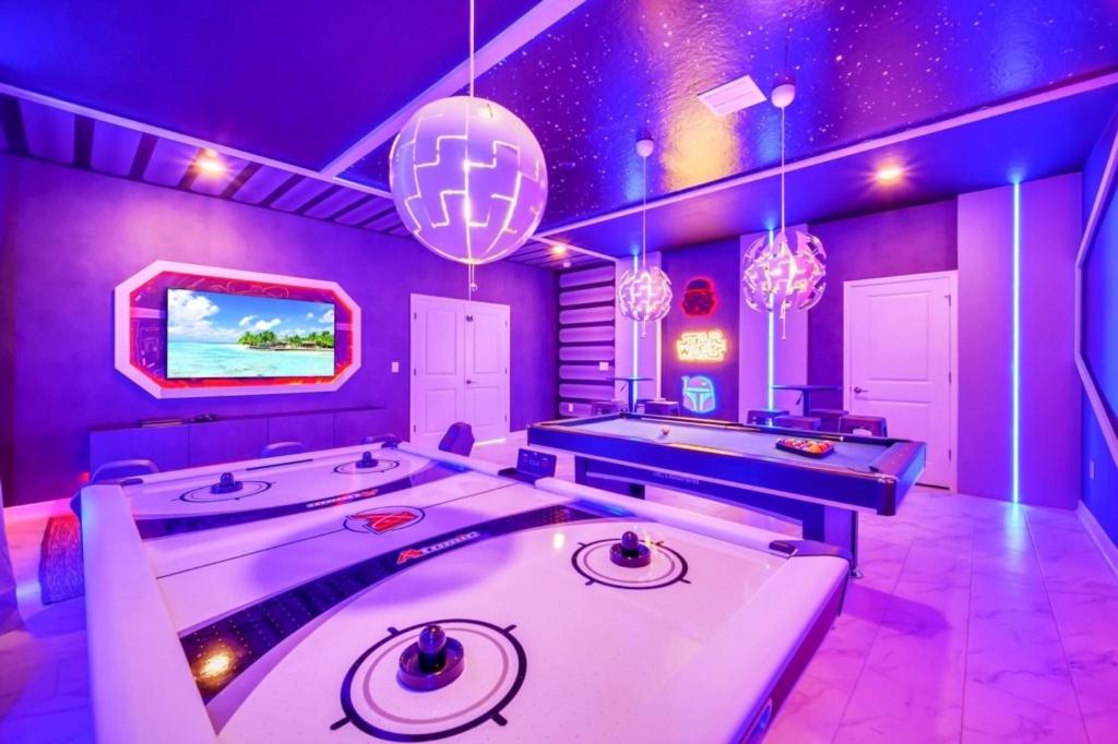 9 Bed Home With Theme Bedrooms Game Room,Pool Spa villa, Davenport ...