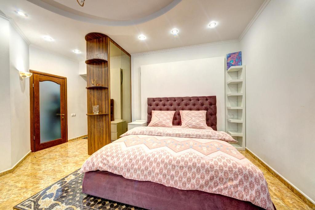 1-room VIP apartment in the Druzhby Narodiv metro station, Kyiv ...