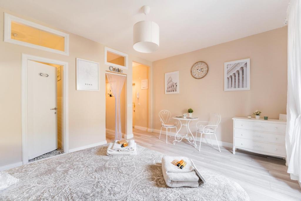 The small nest at Coliseum, Rome (updated prices 2024)