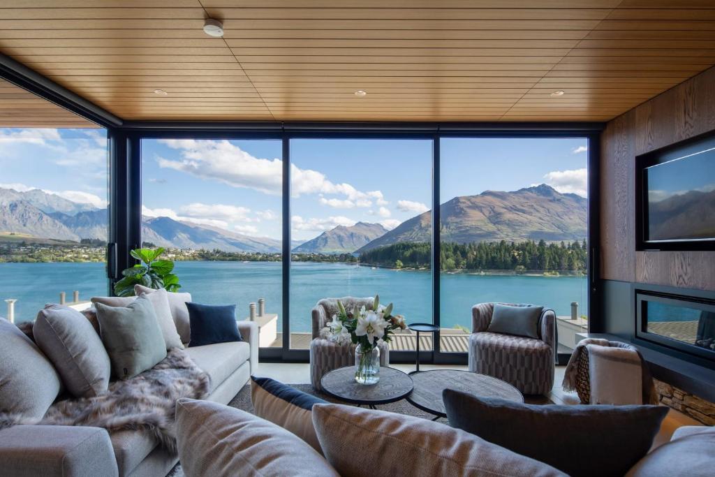 Lakehouse 4  Parking, Fireplace, Lake Views - Queenstown, New Zealand