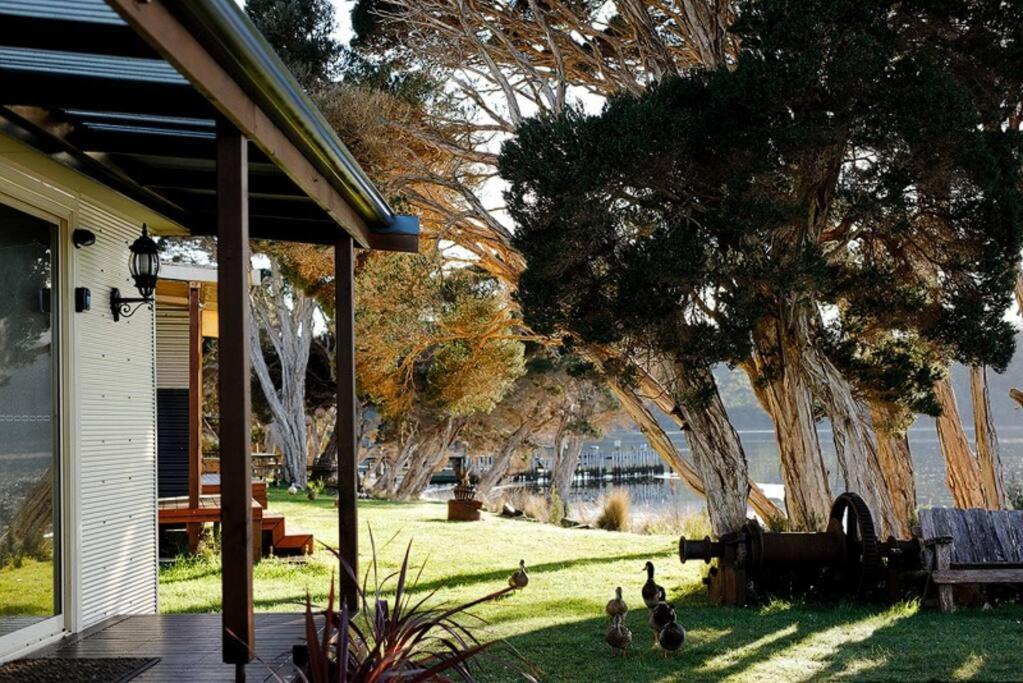 Shack on the Bay - A Lovely Bayside Cabin, Strahan (updated prices 2025)