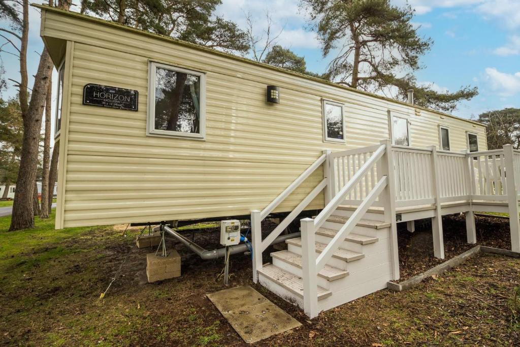 Caravan With Decking At Wild Duck Haven Park In Norfolk Ref 11193sc ...