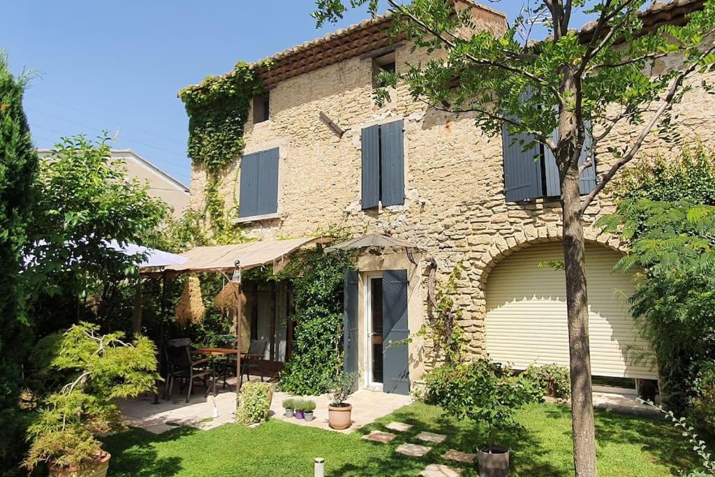 Mas provençal, Sarrians (updated prices 2025)