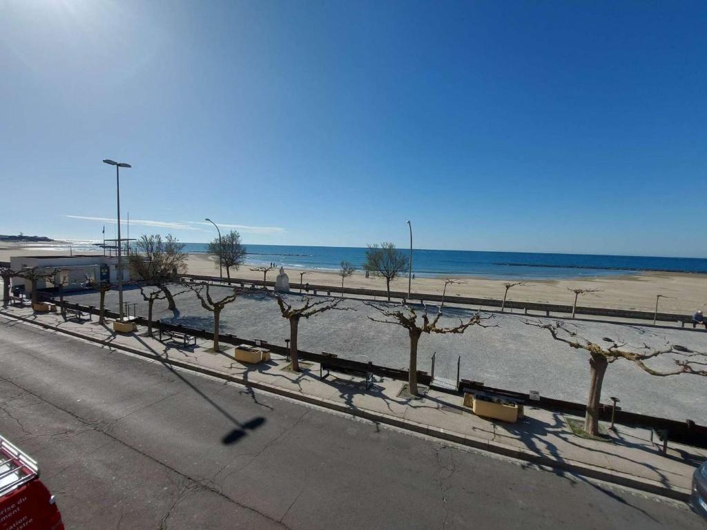 Appartement 2 pièces climatisé en front de mer au Grau d'Agde avec ...