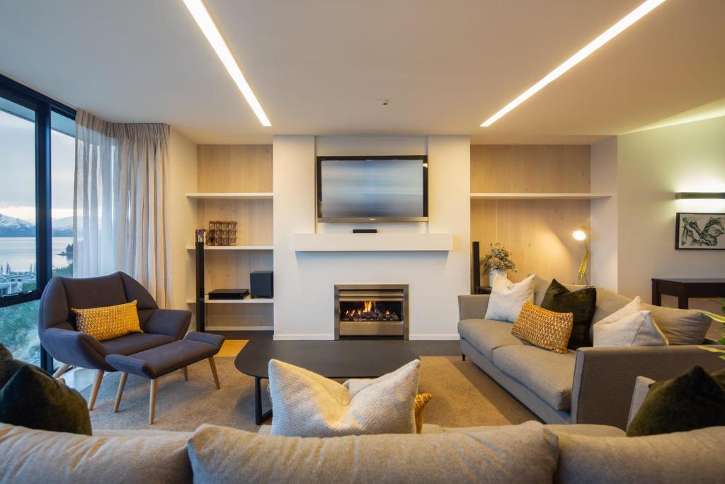 Villa Pukaki | Gas Fire, Free Parking, Lake Views - 퀸스타운
