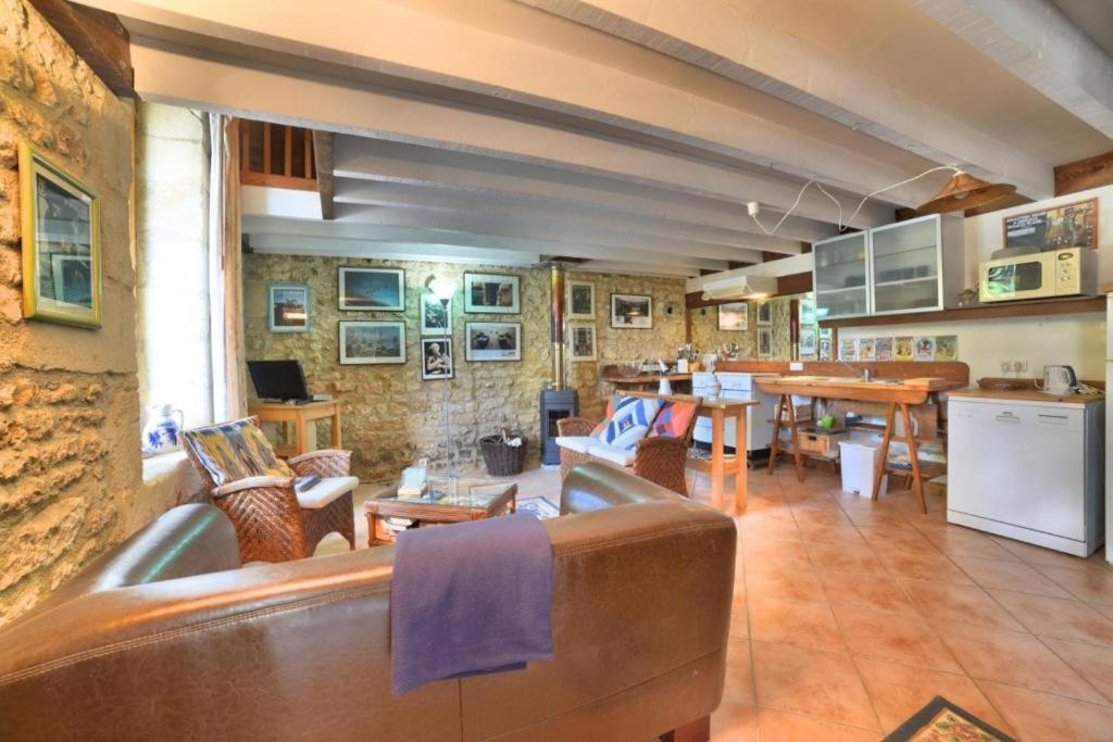 LA SOURCE, Gémozac (updated prices 2025)