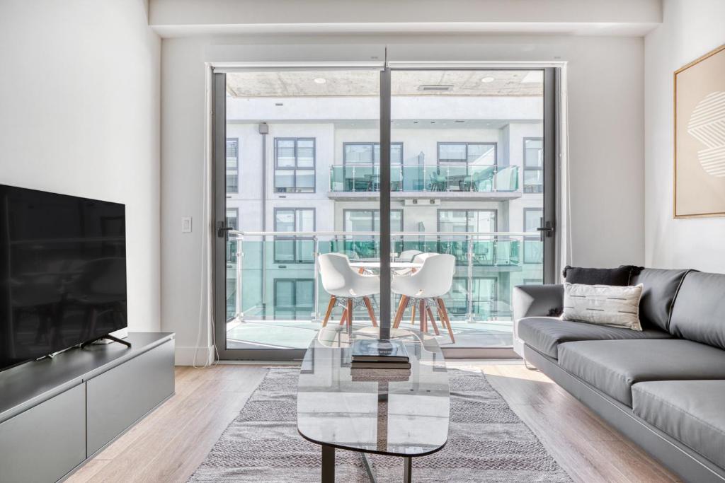 Downtown 1BR w Pool Gym WD nr Staples Center LAX-552, Los Angeles ...