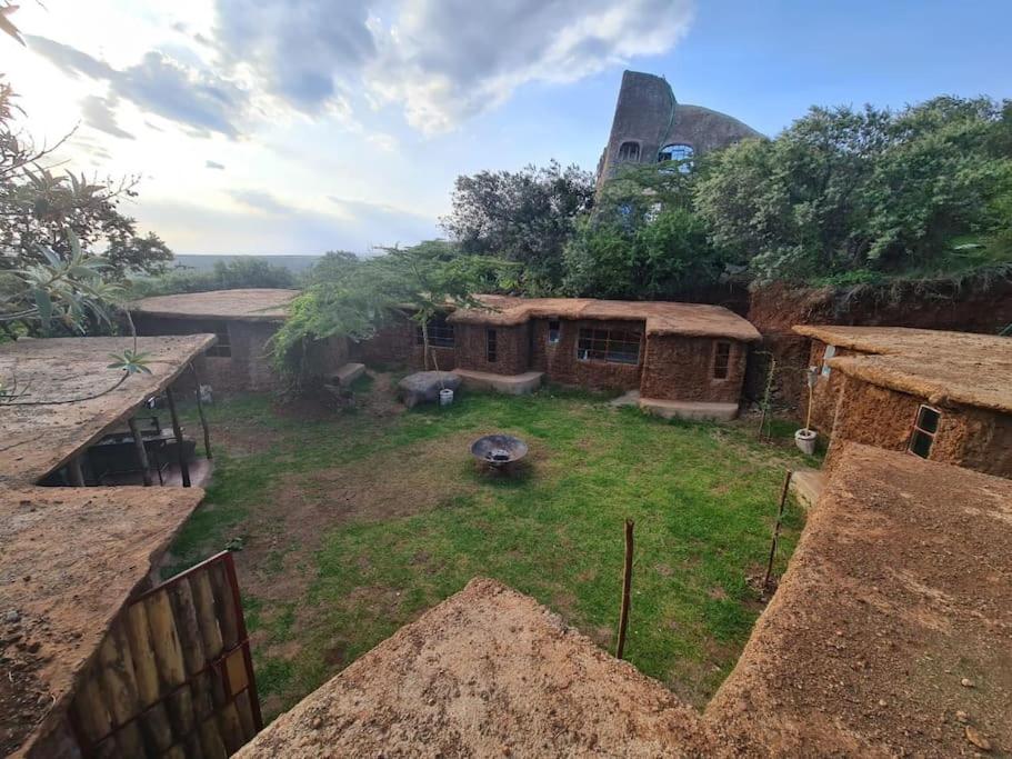 Delightful 5 - bedroom Maasai Manyatta home, Kitengela – Precios ...