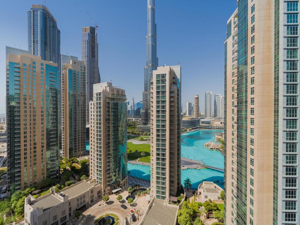 Modern 2BR in Burj Khalifa View Blvd Central-2002, Dubai (updated ...