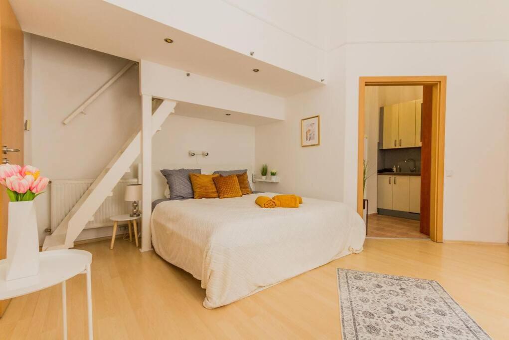 Trendy 2BDROOM Flat, at Corvin Mall FREE Huge Garage! AC,DISHWASHER ...