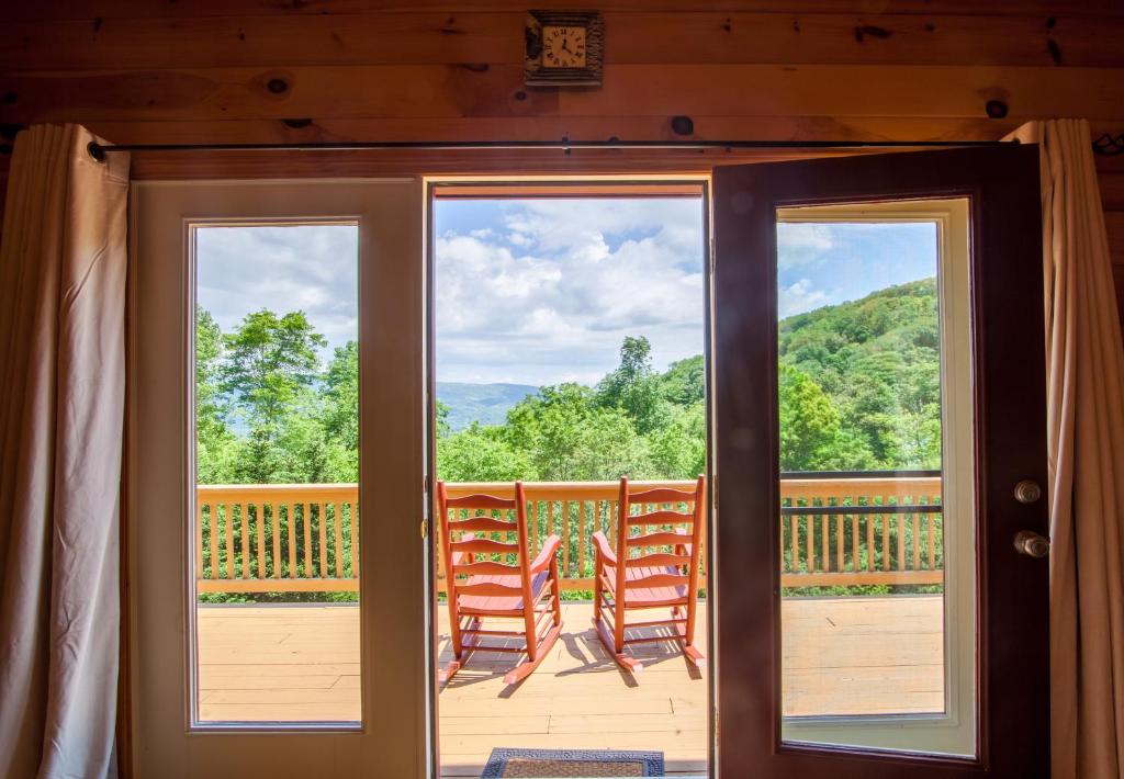 High Road Cabin, Banner Elk (updated prices 2025)