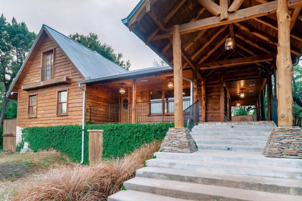 Austin Log Cabin Cabin Rentals & Glamping In The US | Postcard Cabins